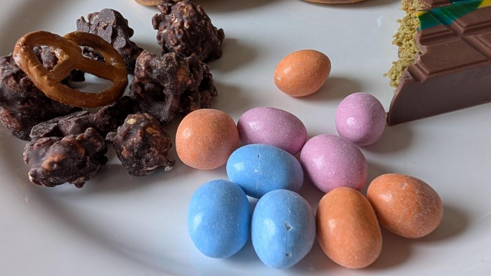 Do we need cocoa-free chocolate and is it nice? - BBC News