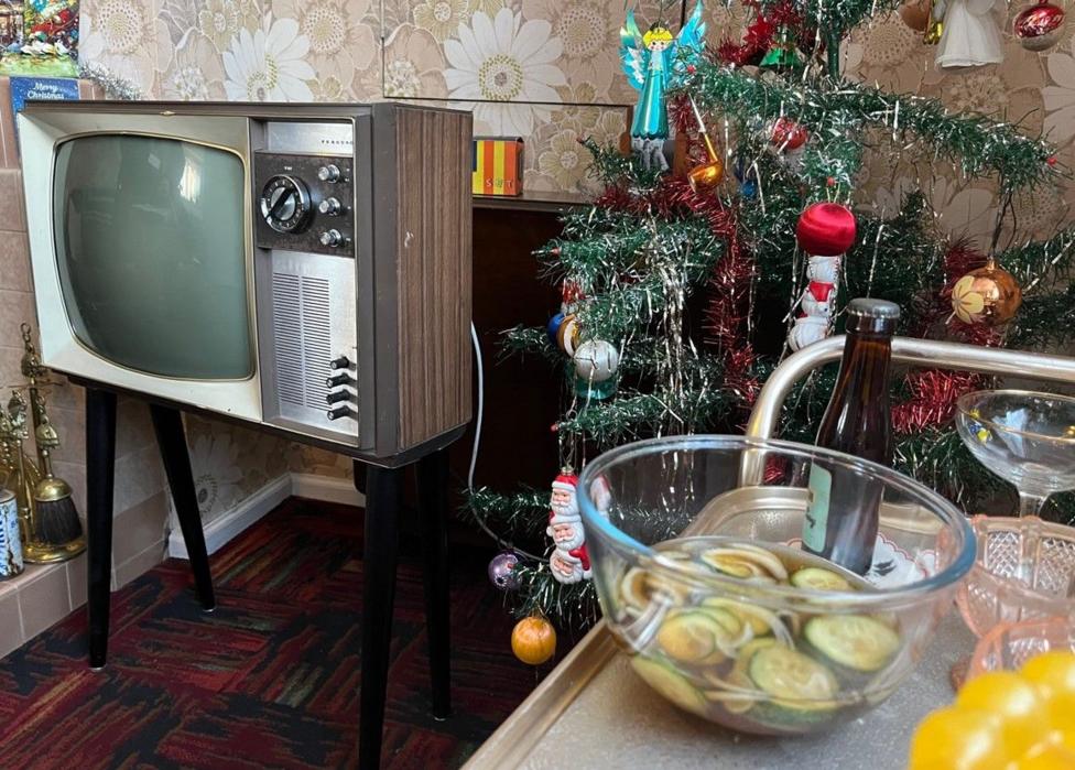 Mock turkey and other forgotten festive traditions - BBC News