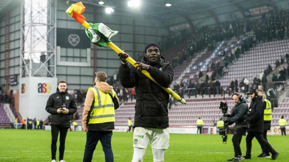 Hibernian: David Gray confirms Stoke City bid for Elie Youan - BBC Sport