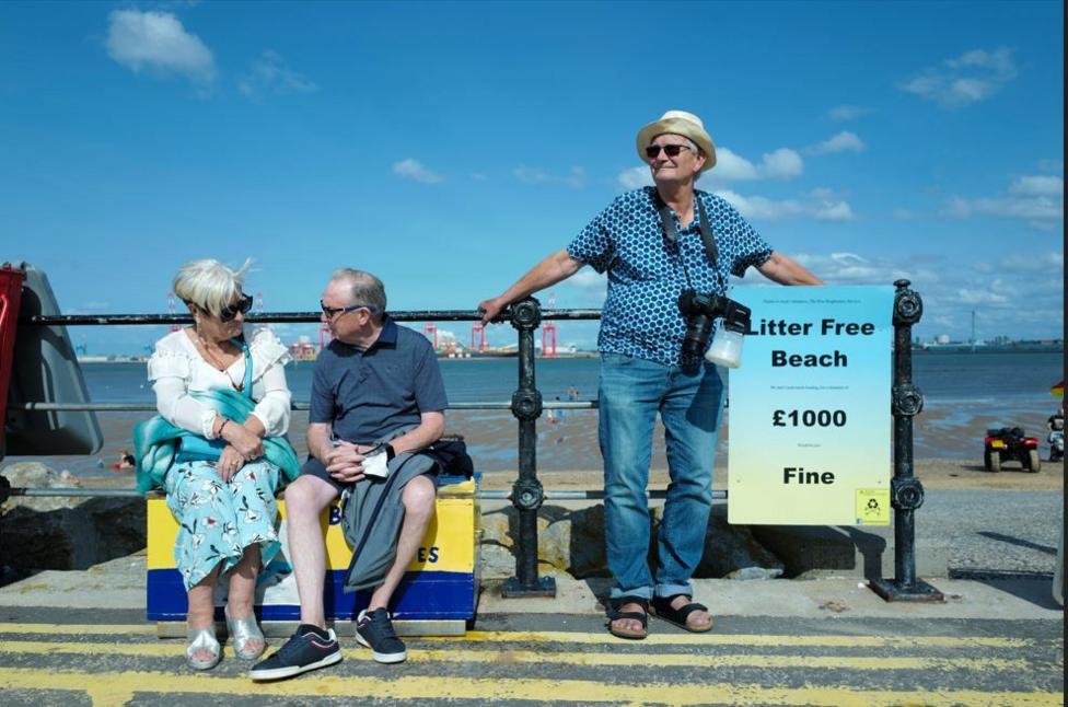 Martin Parr: The 1980s seaside snaps that sparked a controversy - BBC News
