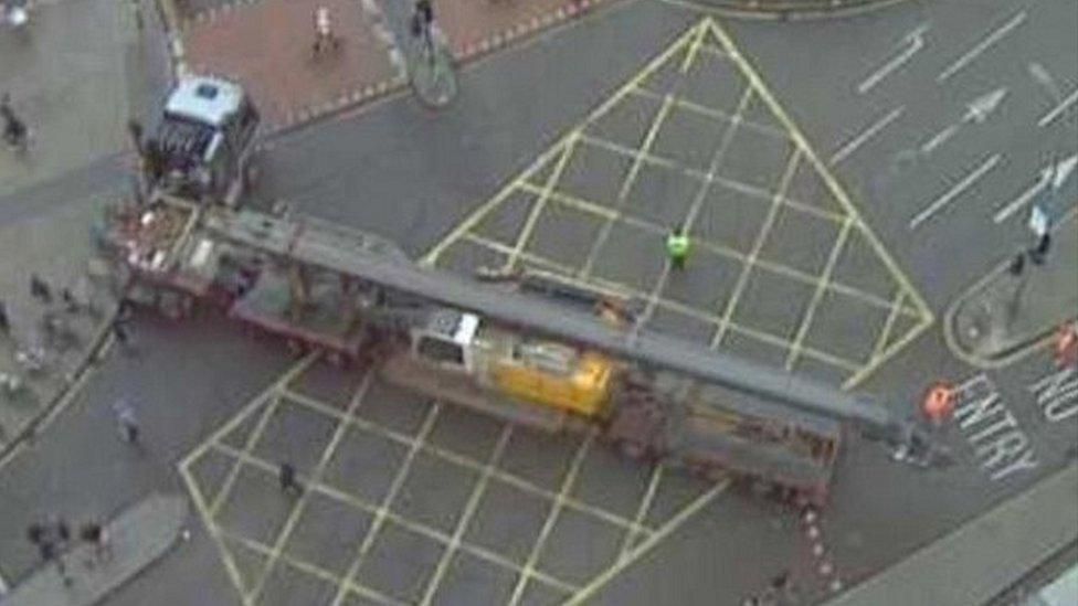Jack-knifed lorry causes disruption in Shepherd's Bush - BBC News
