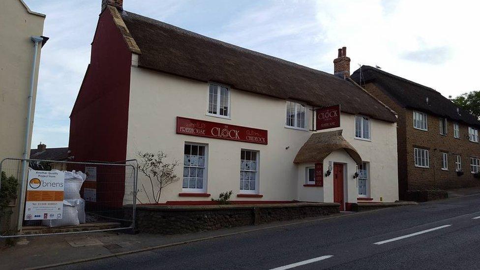 Chideock Clockhouse Inn: Fire-hit thatched pub to reopen - BBC News