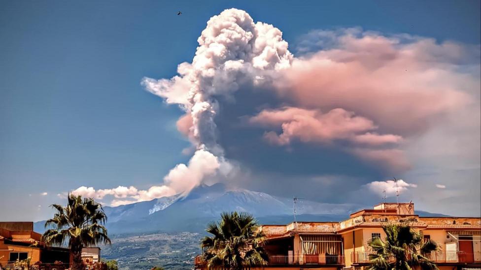Suffolk couple witness Mount Etna eruption from 12 miles away - BBC News