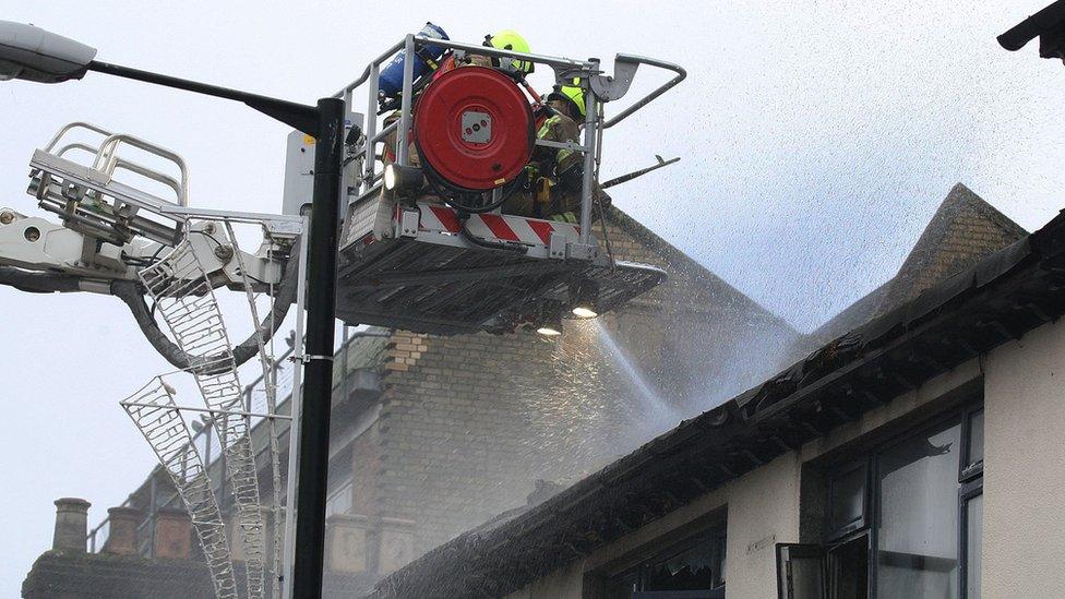 Luton Labour Club Fire: Adjacent buildings evacuated - BBC News