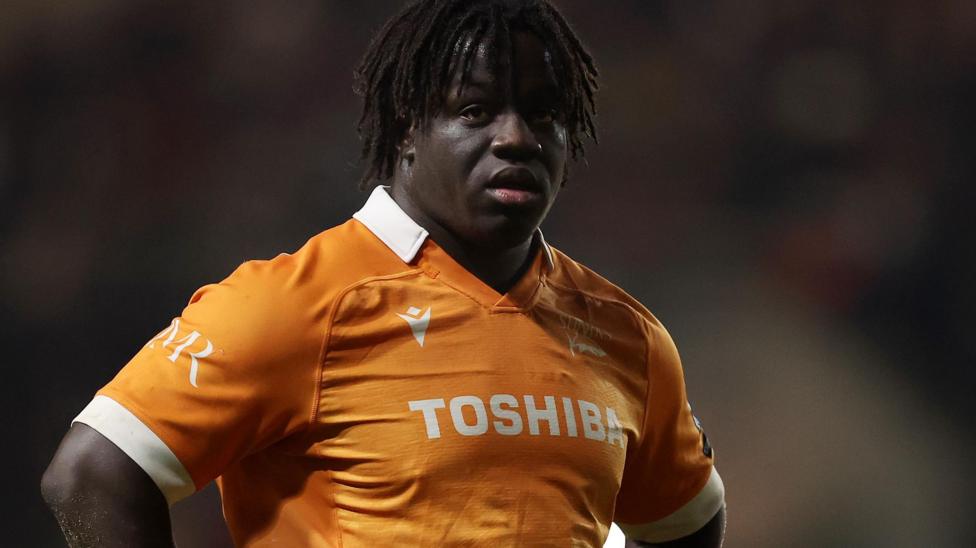 Asher Opoku-Fordjour: Sale Sharks prop signs new contract - BBC Sport