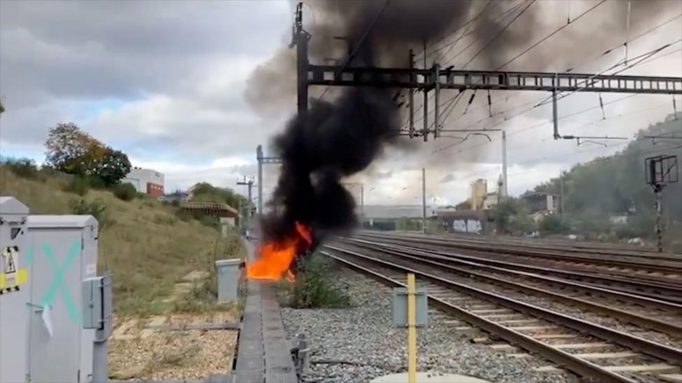 Railway line reopens after fire near Stevenage tracks - BBC News