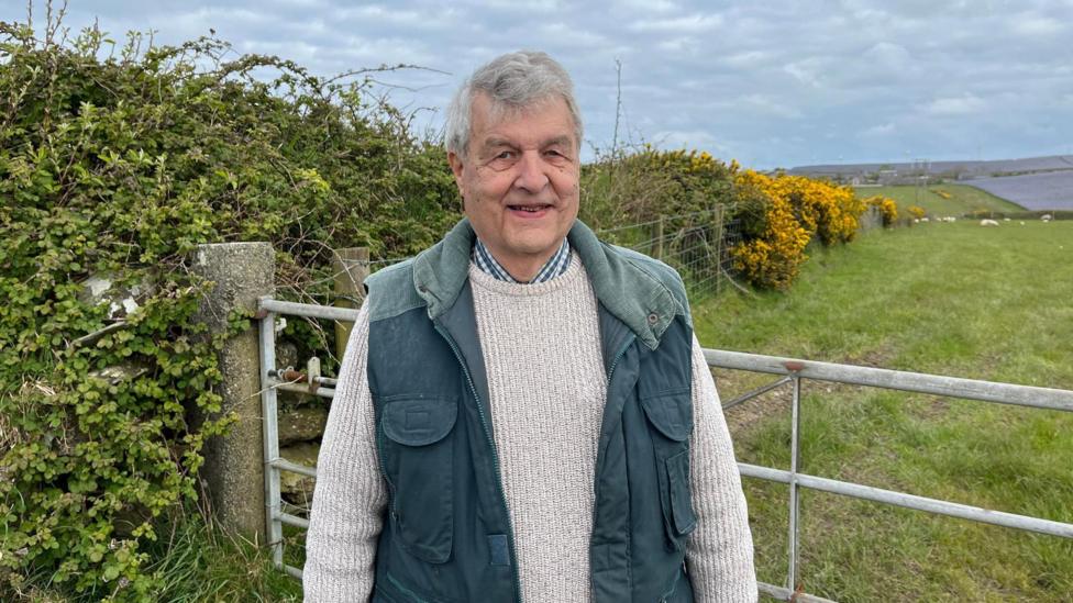 Anglesey: Solar farm plans described as frightening - BBC News