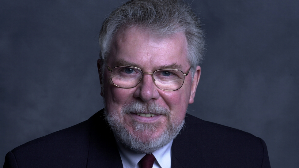 Doug Naysmith: Former Bristol North West MP dies aged 82 - BBC News