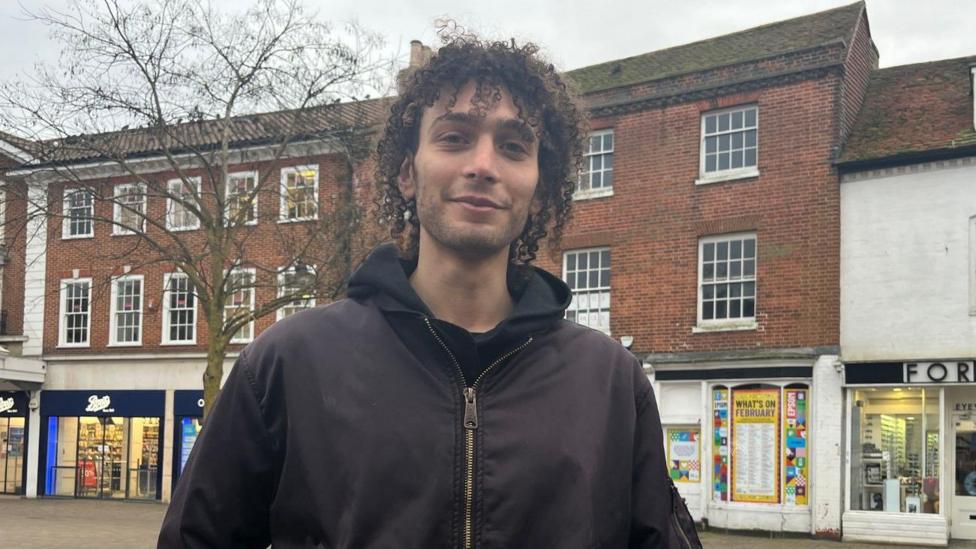 Five tips from the No1 Binman on how to recycle right - BBC News