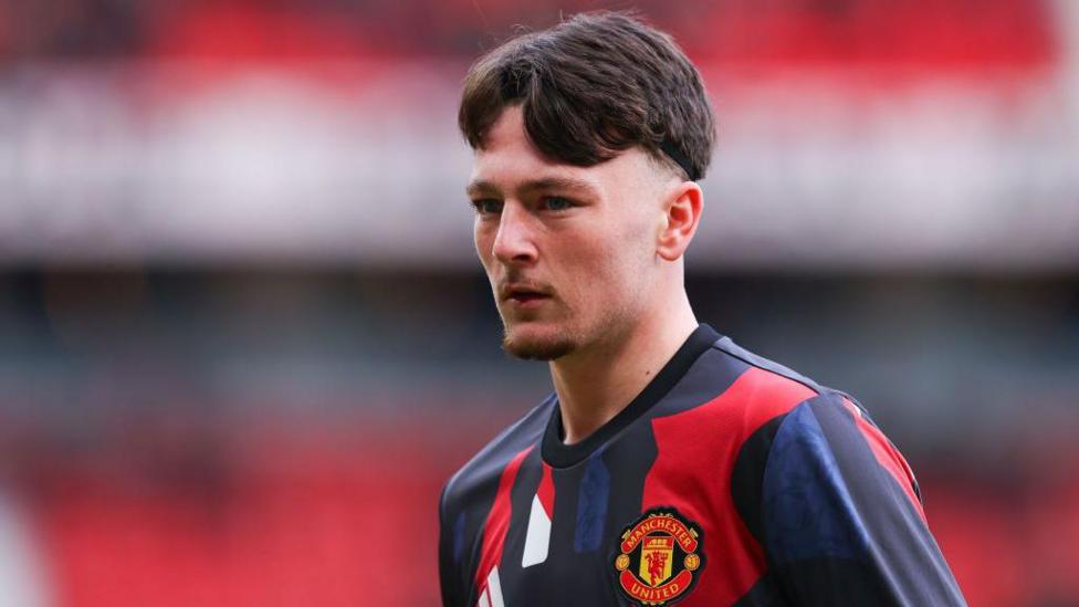 Man Utd transfer news: Goalkeeper Elyh Harrison set to stay at Old ...
