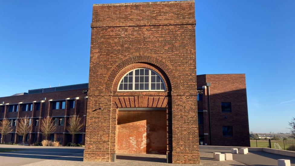 Photo project to mark Rugby Radio Station's 100th year - BBC News