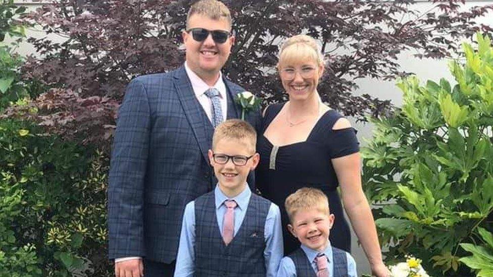 Northam woman completes roller skating marathons challenge - BBC News