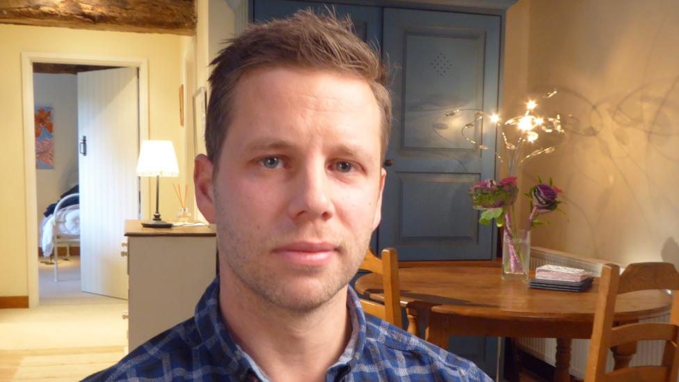 Poisoned Novichok police officer Nick Bailey settles over case - BBC News