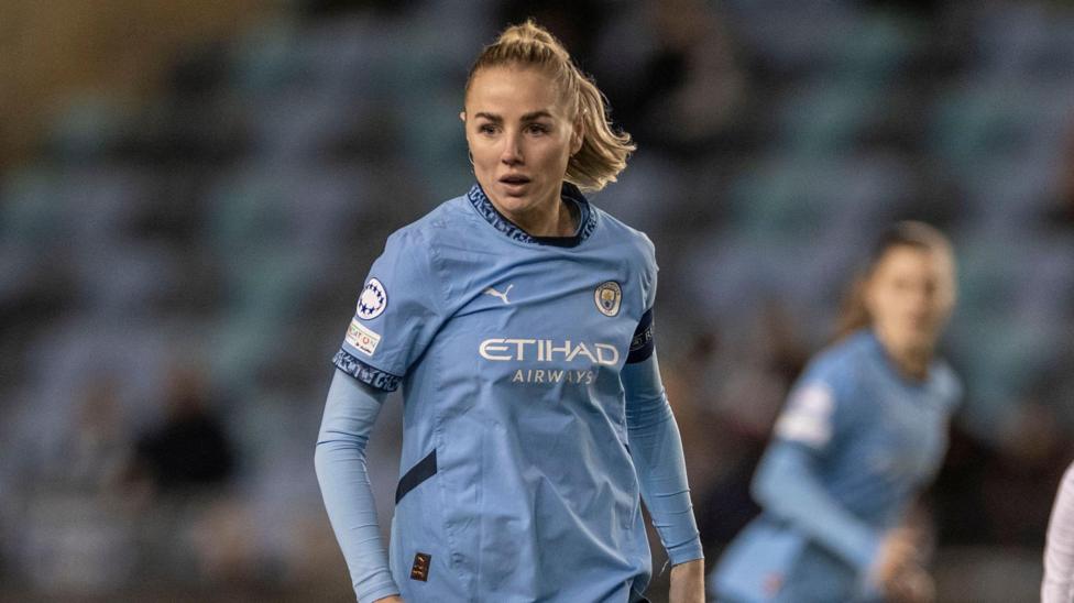 Alex Greenwood: Manchester City captain's injury 'not as serious' as first feared - BBC Sport