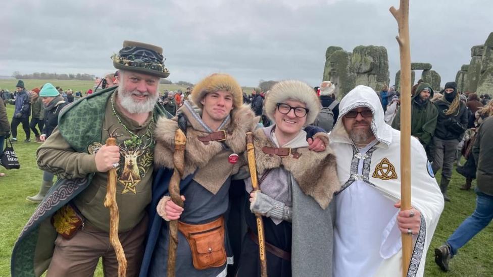 Winter solstice celebrated at historic sites celebrated - BBC News