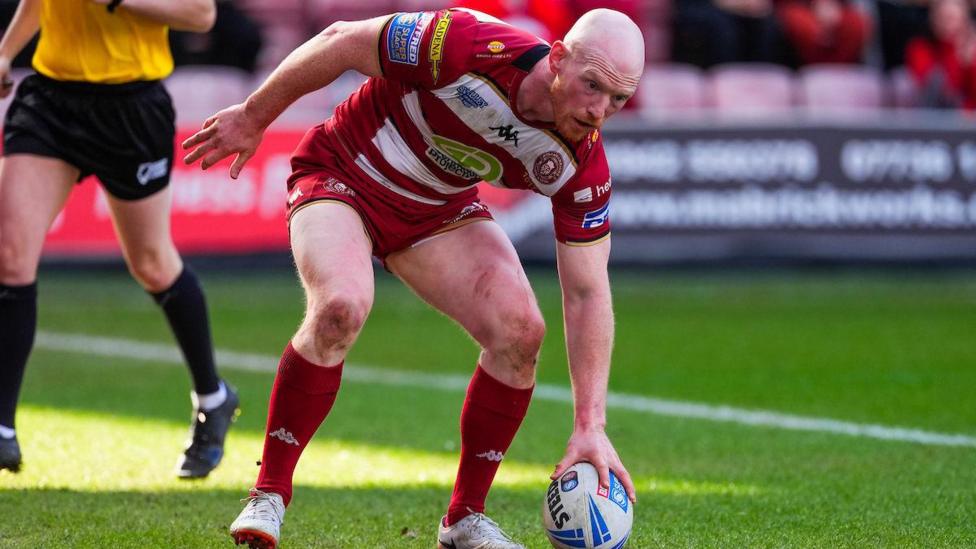 Super League: Wigan Warriors 44-18 Huddersfield Giants: Liam Farrell ...