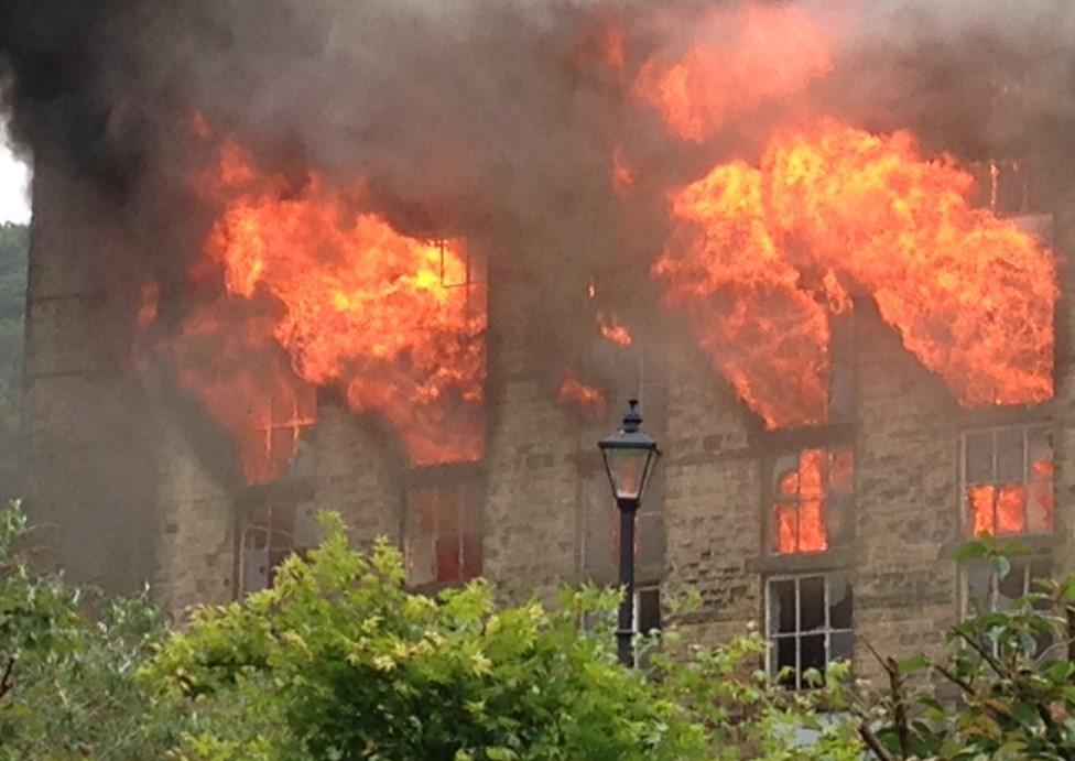 Teenager arson arrest after derelict mill fire in Oldham - BBC News