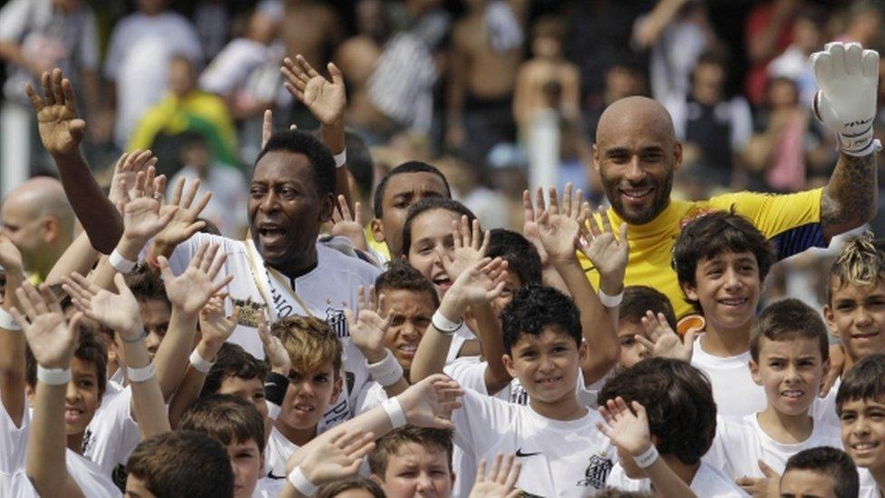Brazil: Footballer Pele's son Edinho in jail over drug trafficking ...