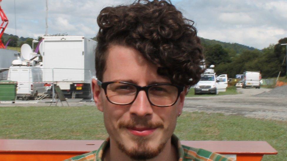 Osian Williams, lleisydd Candelas - BBC Cymru Fyw