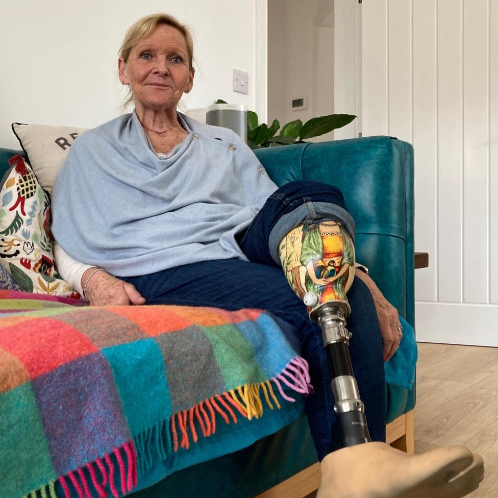 Wave took my prosthetic leg, says Bridlington swimmer - BBC News