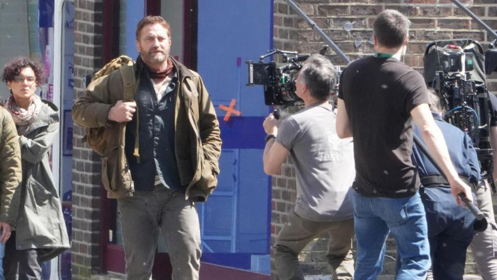 In pictures: Gerard Butler in Alton for Greenland: Migration filming ...