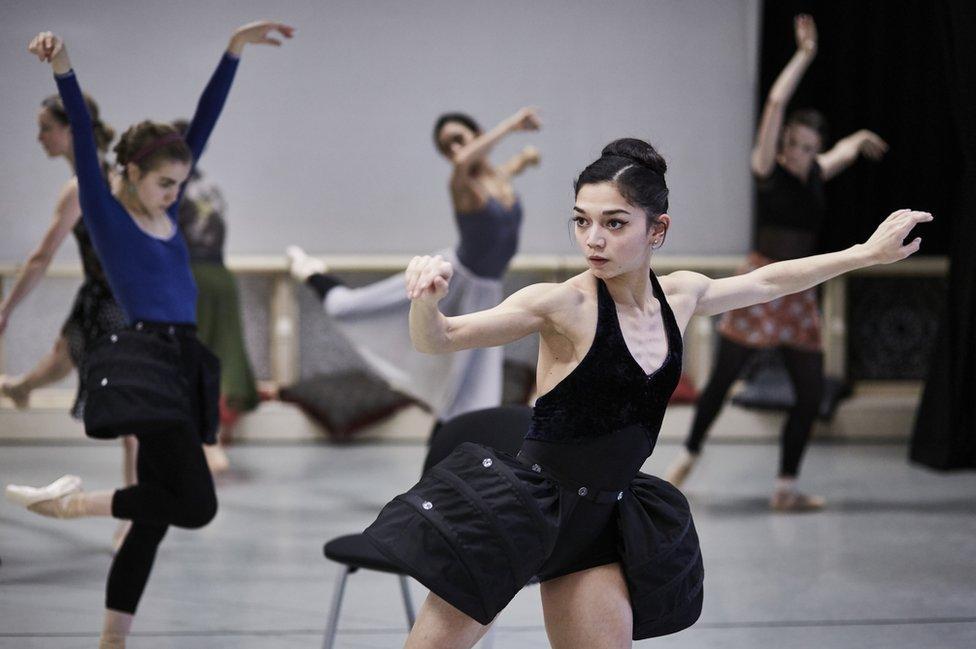 Behind the scenes at the ballet - BBC News