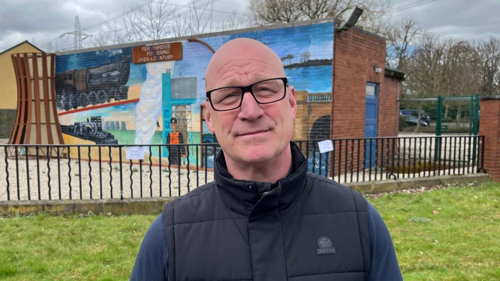 Ferrybridge Workshops staff left without wages over RWE dispute - BBC News