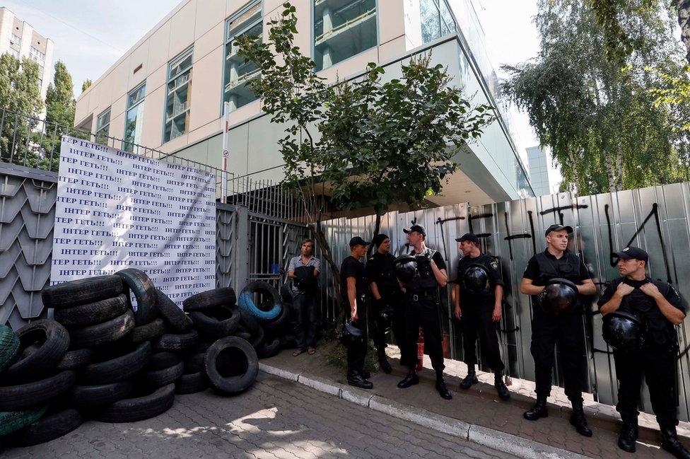 Ukrainian siege of 'pro-Russian' Inter TV studios ends - BBC News