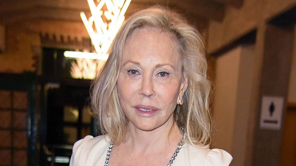 Faye Dunaway axed from one-woman show - BBC News
