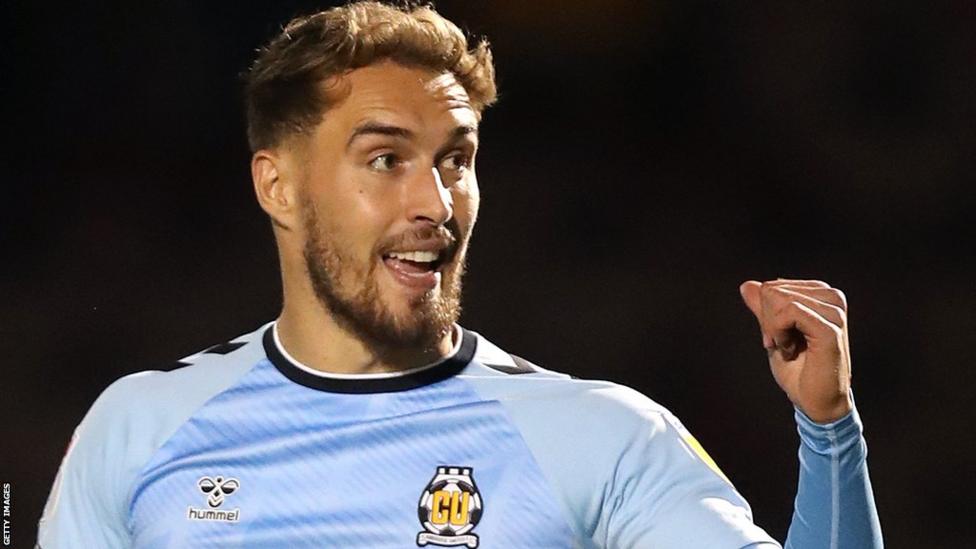 Sam Smith: Cambridge United striker returns to Reading two years after ...