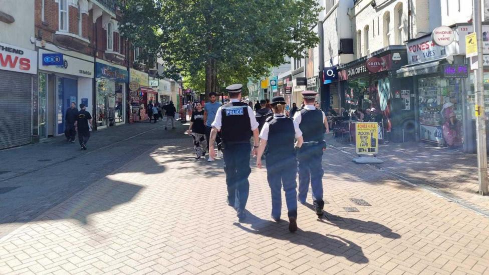 Croydon's fixed facial recognition cameras spark debate - BBC News
