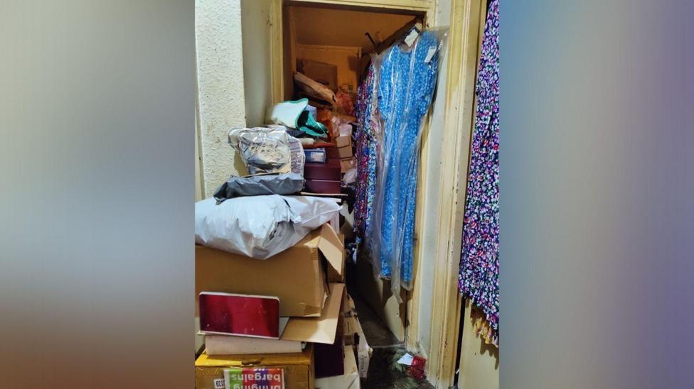 Birmingham experts urge more support for hoarding disorder - BBC News