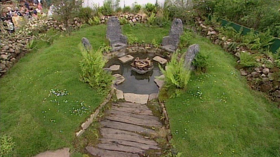 Chelsea Flower Show: Love story of Irish winner made into film - BBC News