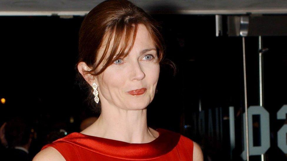 Annabel Giles: TV presenter and actress dies - BBC News
