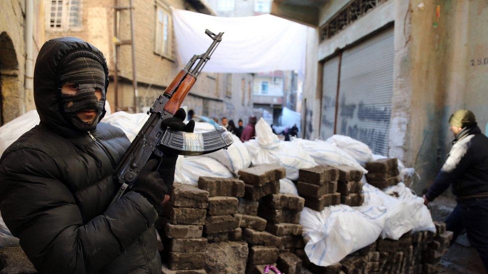 Turkey-PKK conflict: Scores dead in clashes in southeast - BBC News