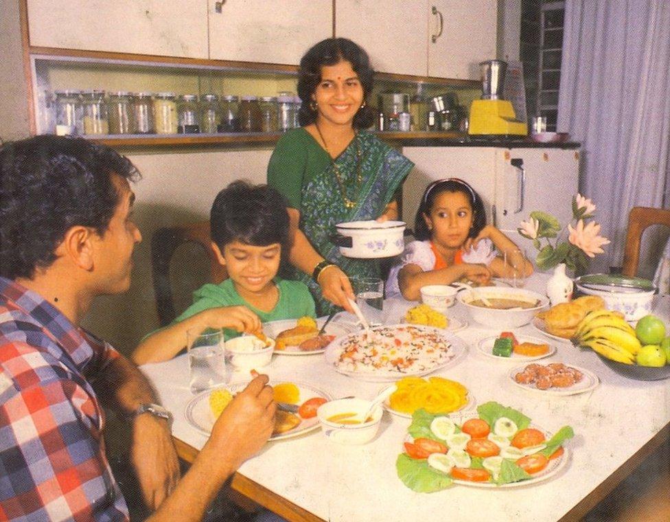 How India's changing kitchens have 'modernised' food habits - BBC News