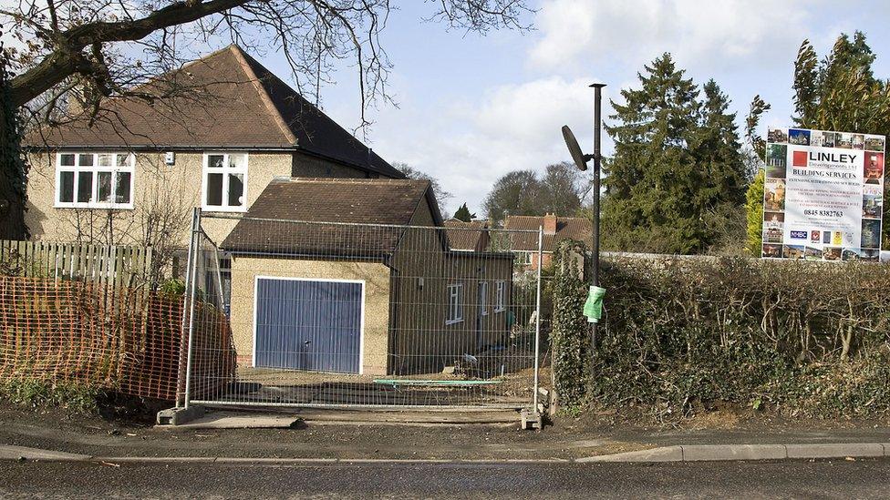 St Albans wall collapse death: Building firm fined £200,000 - BBC News