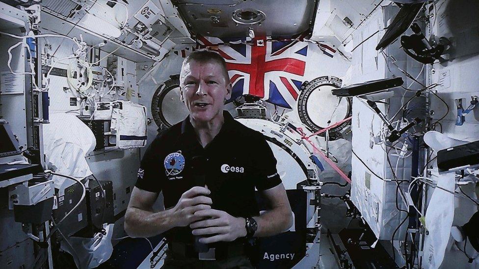 Tim Peake honoured by Chichester City Council - BBC News