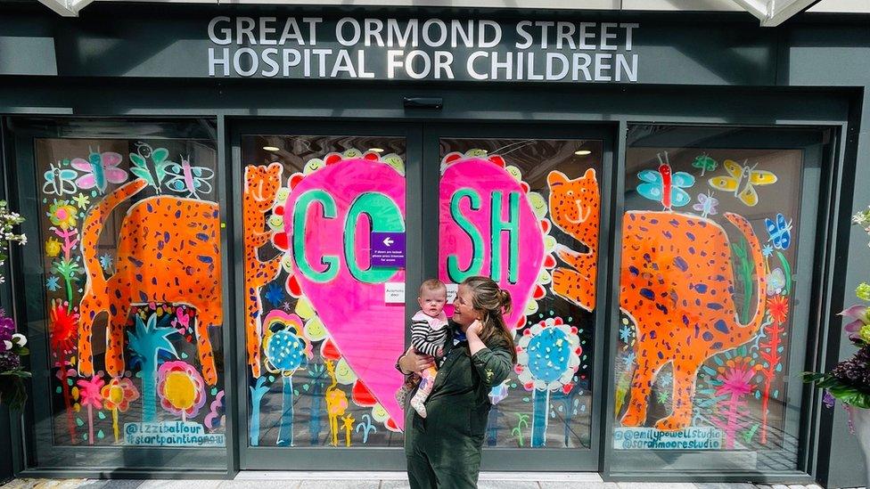 New Bristol mum says art helps her make sense of parenthood - BBC News