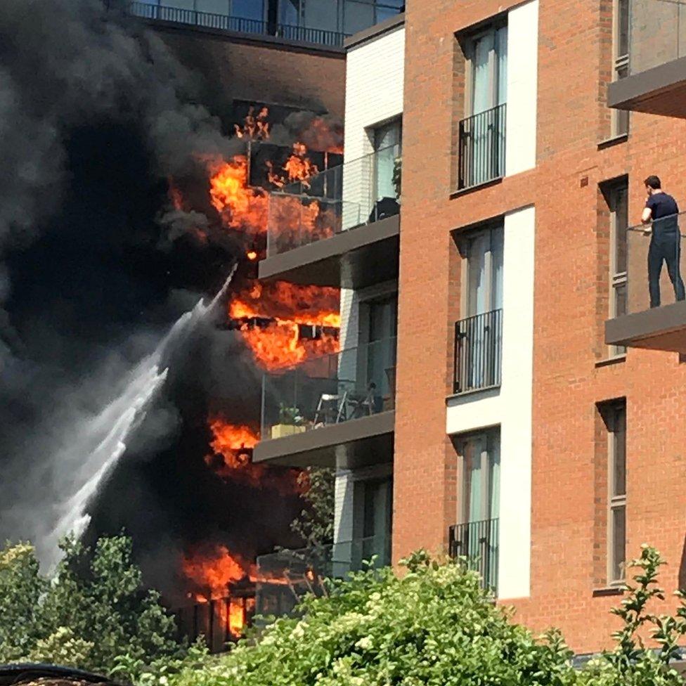 West Hampstead fire: Crews battle balconies blaze - BBC News