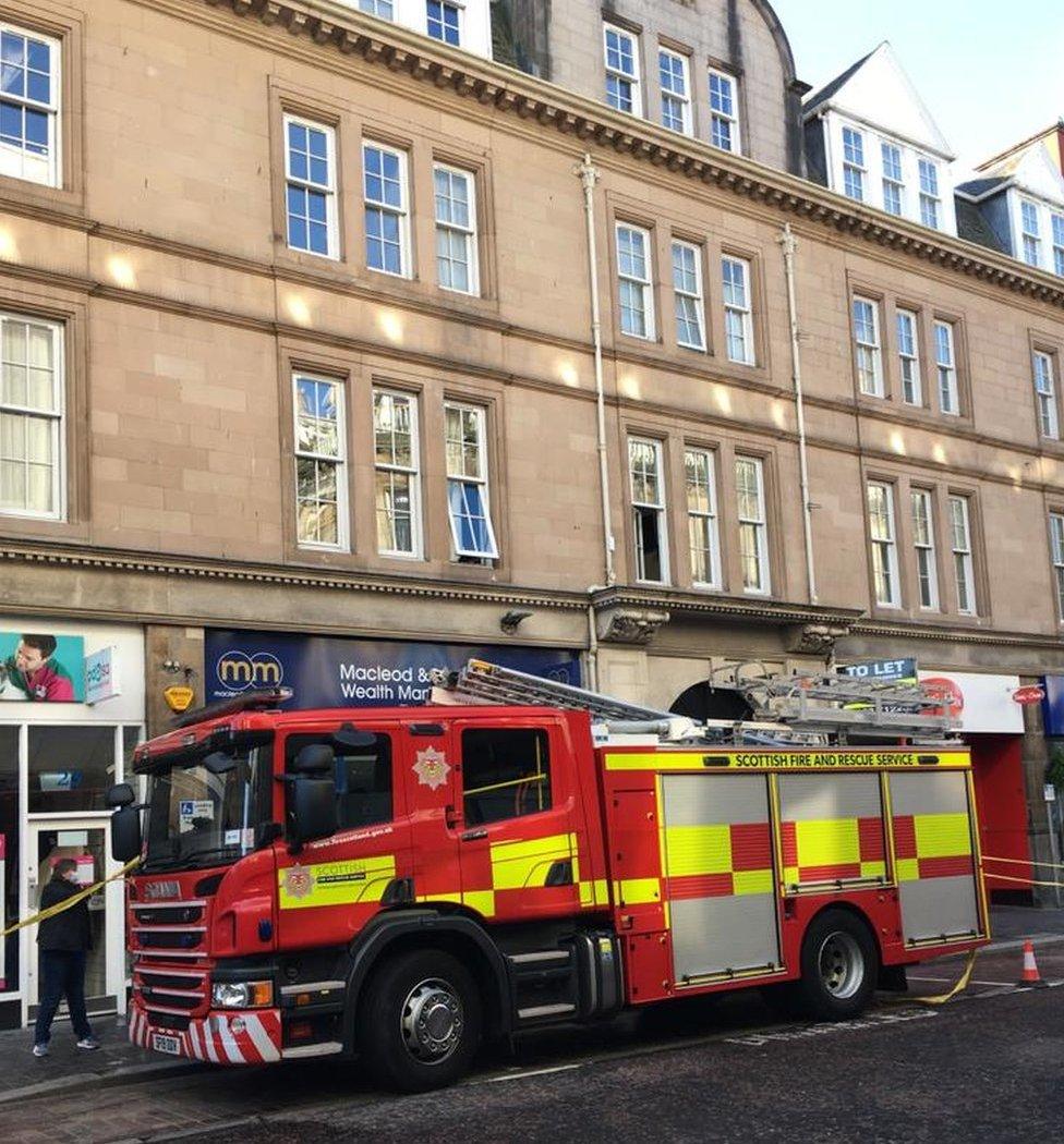 Man dies after flat fire in Inverness - BBC News