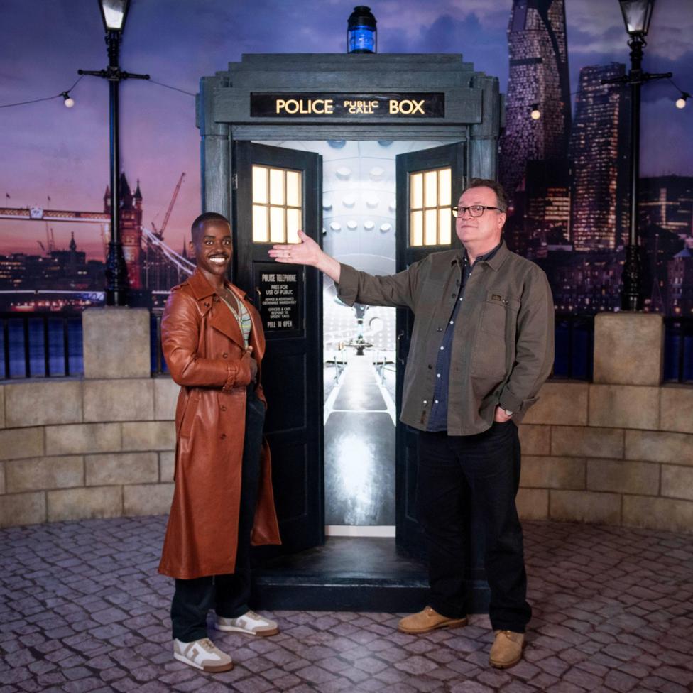 Doctor Who star Ncuti Gatwa comes face to face with waxwork - BBC News