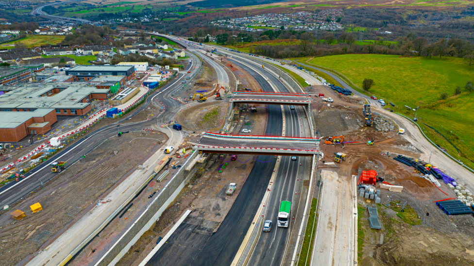 A465: Work on Heads of the Valleys road to end after 23 years - BBC News