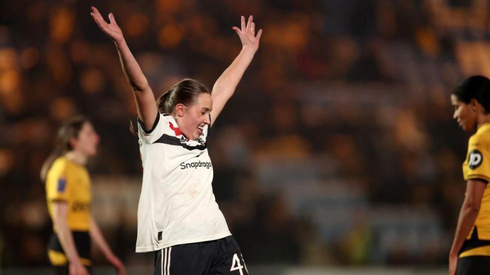 Seren Manchester United, Mared Griffiths â'i golygon ar Euro 2025 - BBC ...