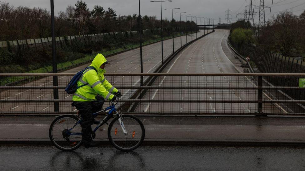 M25 closure: Delays warning ahead of latest weekend motorway closure ...