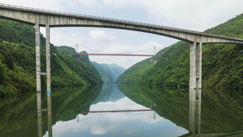 World's tallest bridge: Huajiang Grand Canyon Bridge takes title - BBC ...