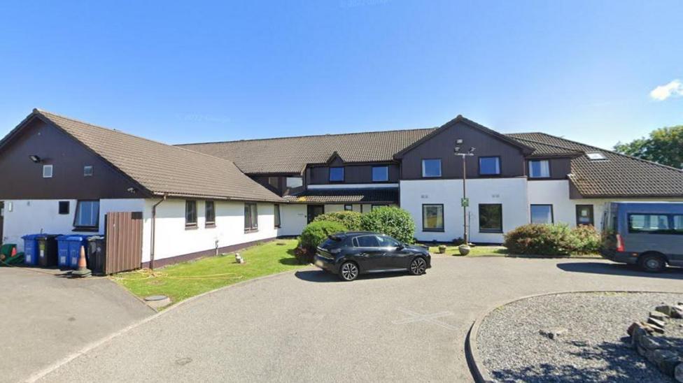 Coinneamh mu dhùnadh dachaigh-cùraim Moss Park - Naidheachdan a' BhBC