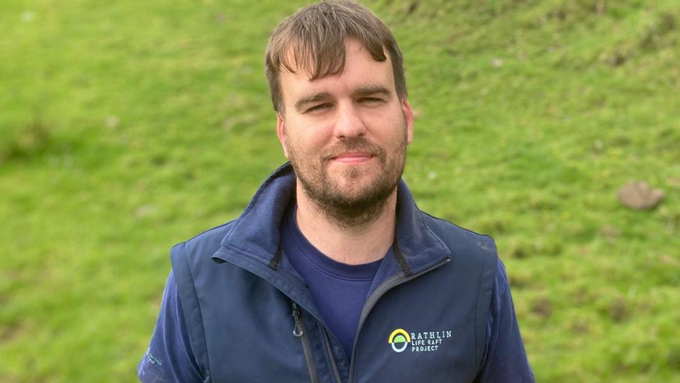 Rathlin Island: Ferret detecting dog protecting wildlife - BBC News