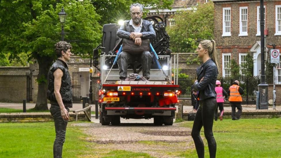 Hundreds visit Ely Cathedral's Sean Henry sculpture exhibition - BBC News