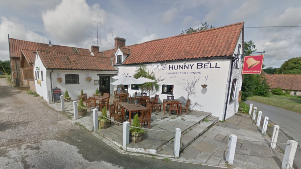 Group raises £750k to buy Hunworth Bell pub near Holt - BBC News